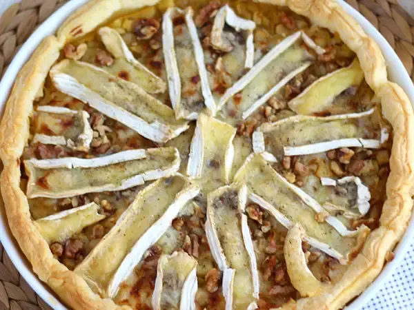 Camembert and apples tart - video recipe!