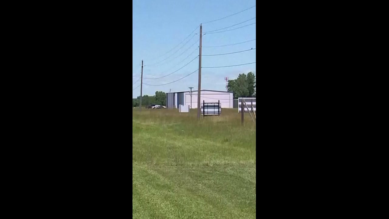 Plane full of sky divers crashes near Kansas City