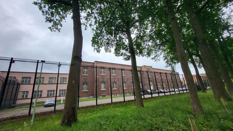 Onrust en brandstichting in centrum voor illegalen in Merksplas: 2 ...