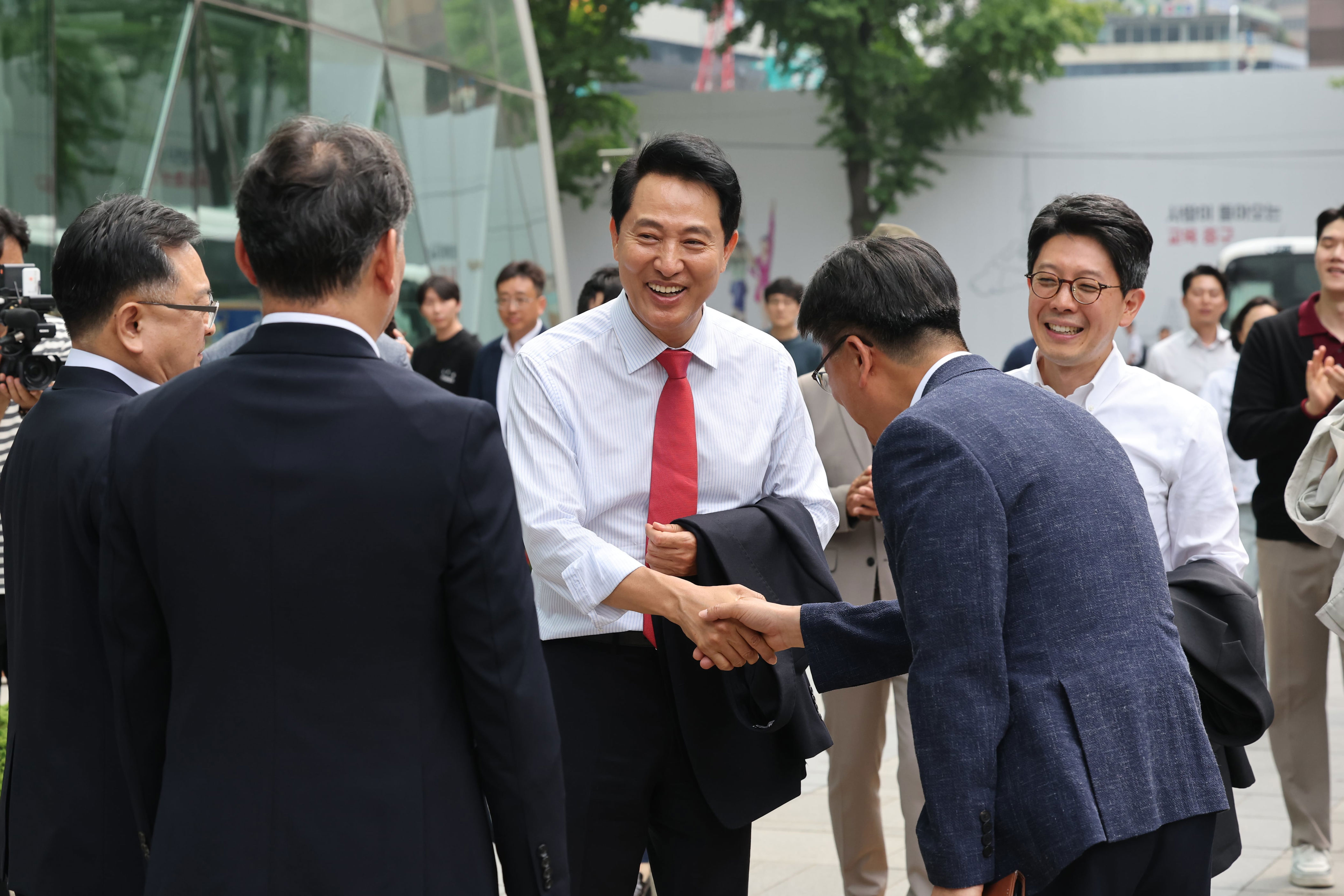 Seoul mayor Oh to replace high-ranking officials amid tensions