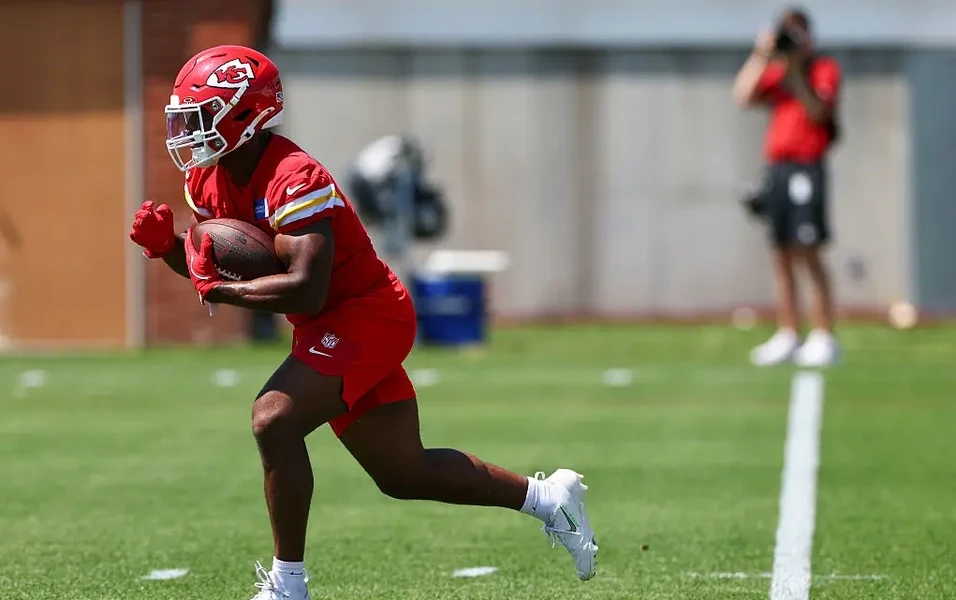 Chiefs overhaul run game with Kenneth Walker leading new backfield