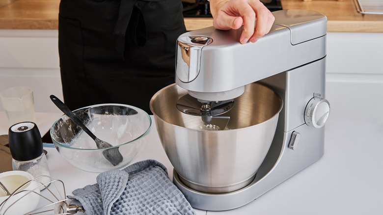 13 mistakes everyone makes when using their stand mixer