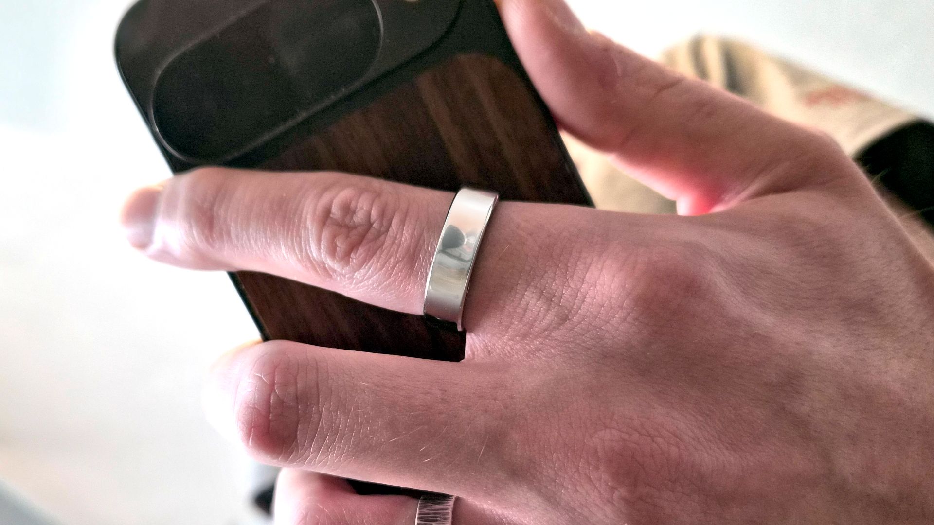 I ditched my Oura Ring's $6 monthly fee for RingConn, and I couldn't be ...