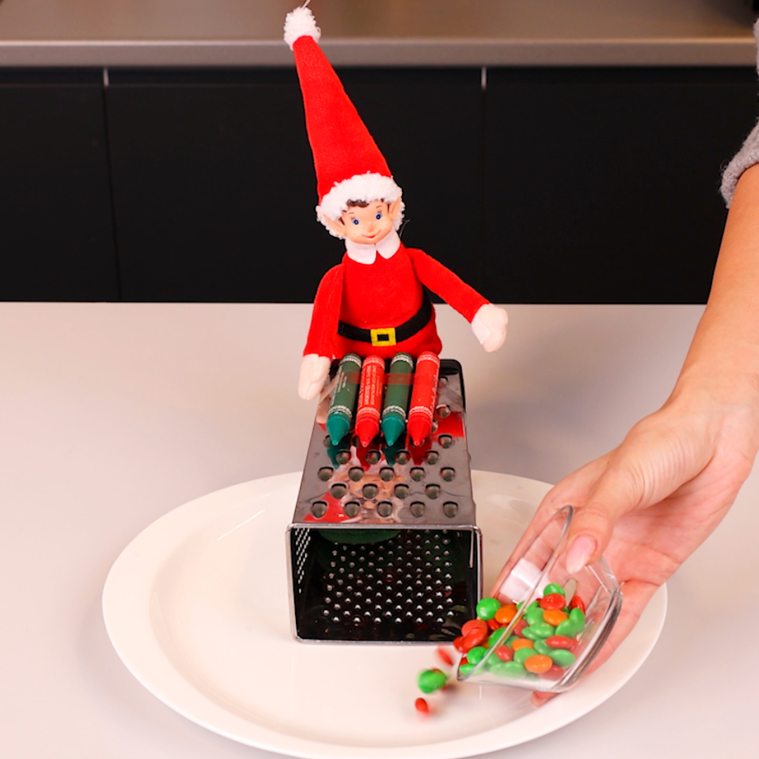 A los niños les encantará esta configuración del duende en la estantería 🧝🎄