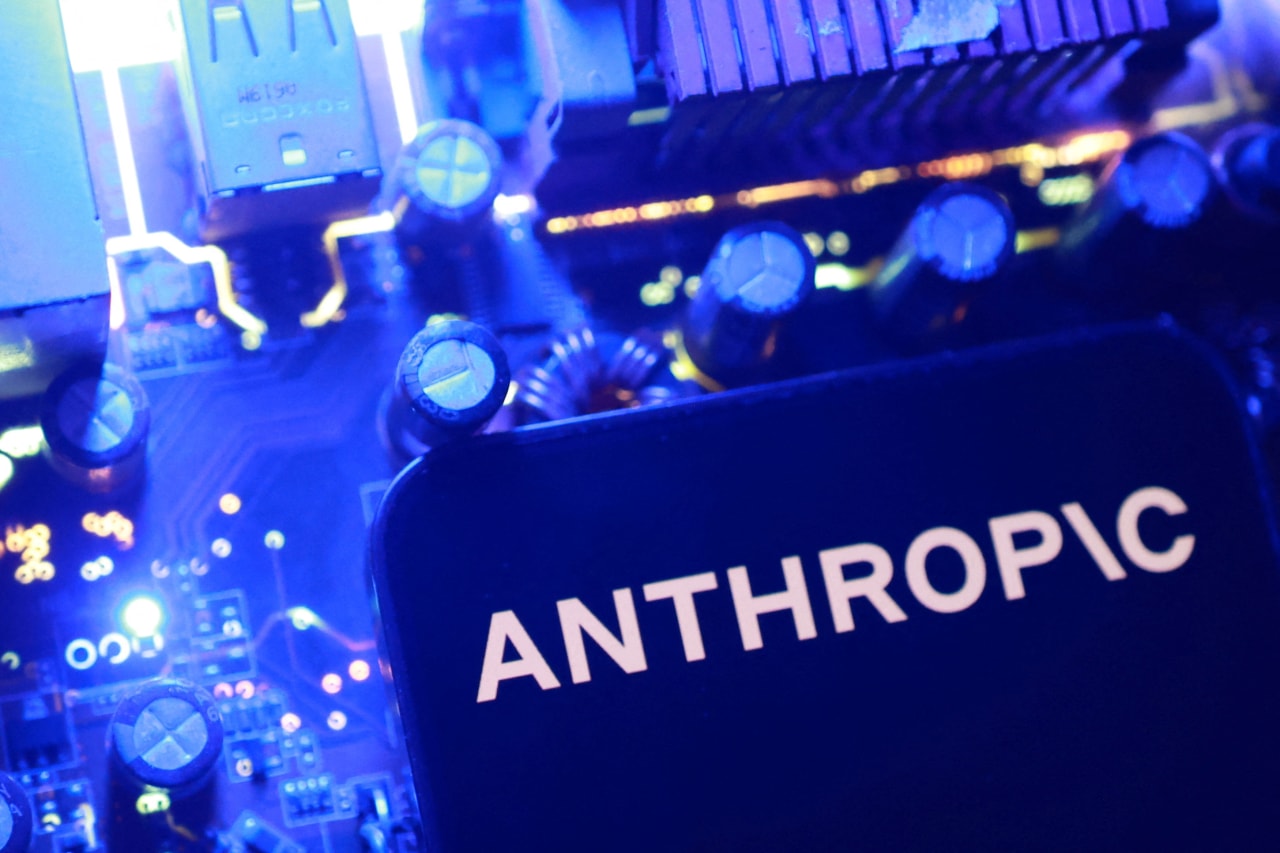 亚马逊CEO向美国官员预警，引发对Anthropic模型的整顿