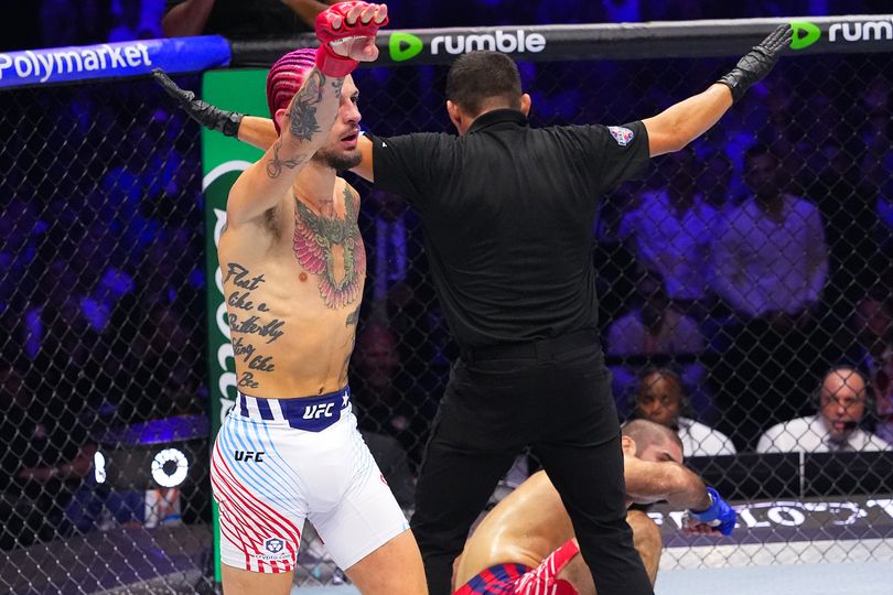 UFC fighter knocked out after playing Canadian anthem at White House in ...
