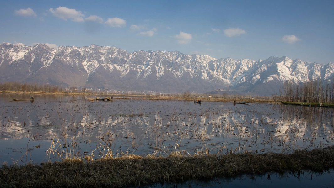 Maggi’s floating kiosk on Dal Lake draws sharp criticism