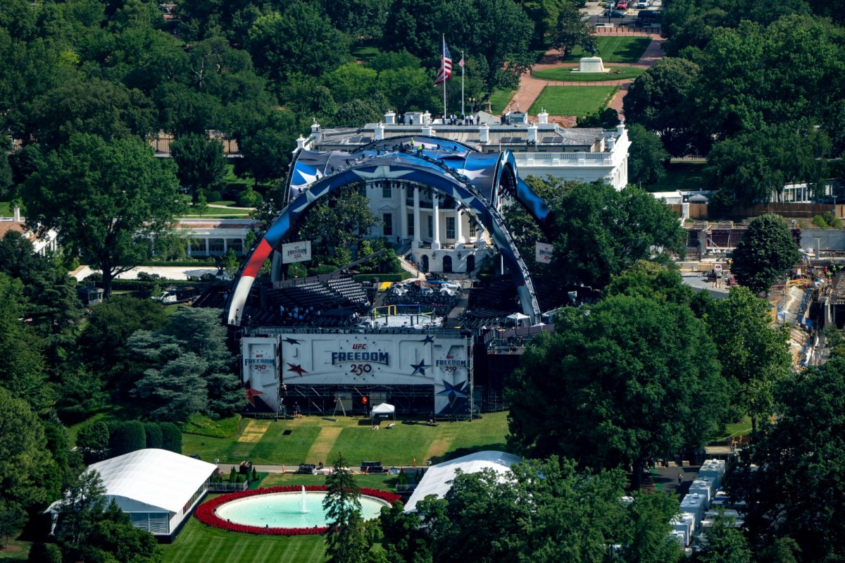 « Un grand spectacle tape à l’œil », 60 millions de dollars, 4 000 ...