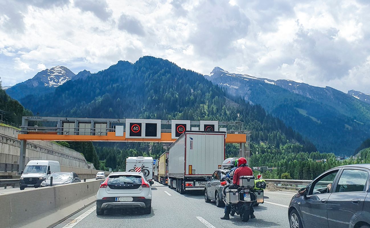 Auto fing bei Lueg-Brücke Feuer: Brennerautobahn am Sonntag zeitweise ...