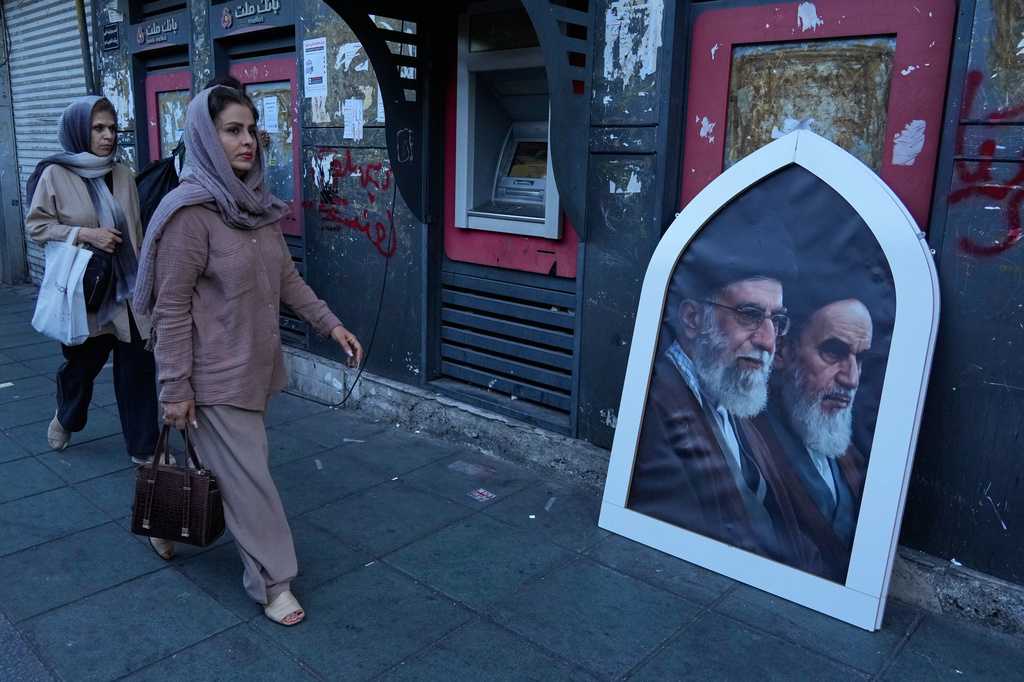 A tentative deal is reached to end the Iran war and Trump orders a stop ...