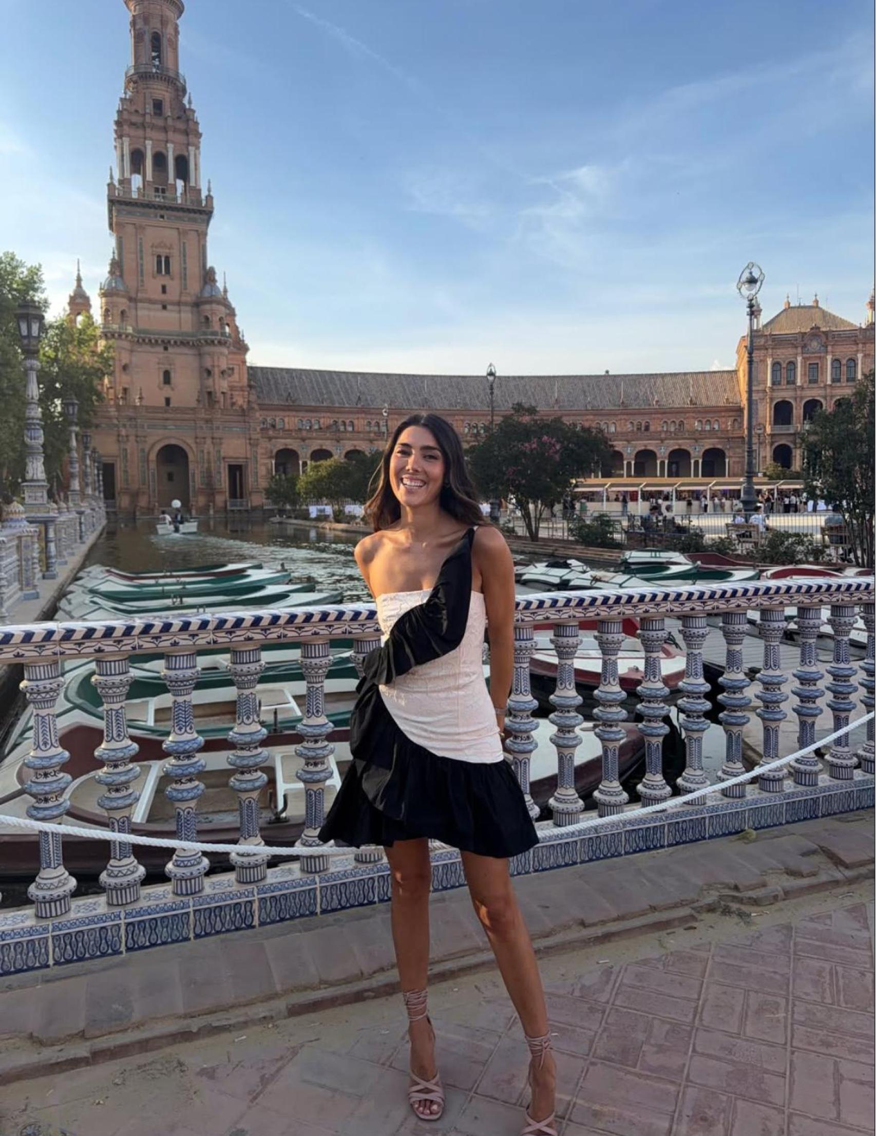 El vestido mini de inspiración 'couture' con el que Anna Padilla ...