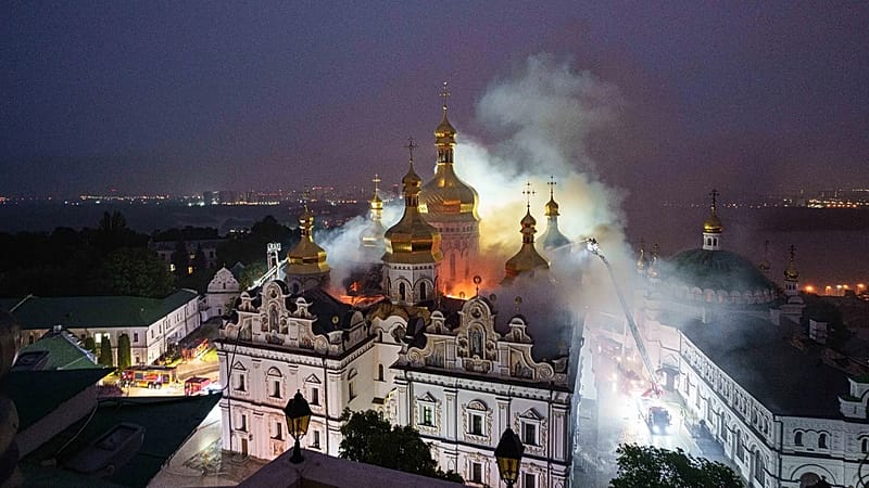 Arde la catedral de Kiev: Rusia lanza nuevos ataques contra Ucrania y ...