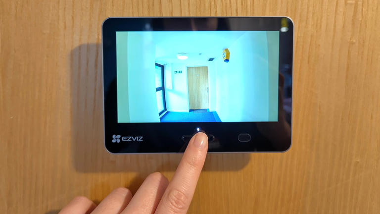 This clever 4K peephole camera gives you all the best features of a ...