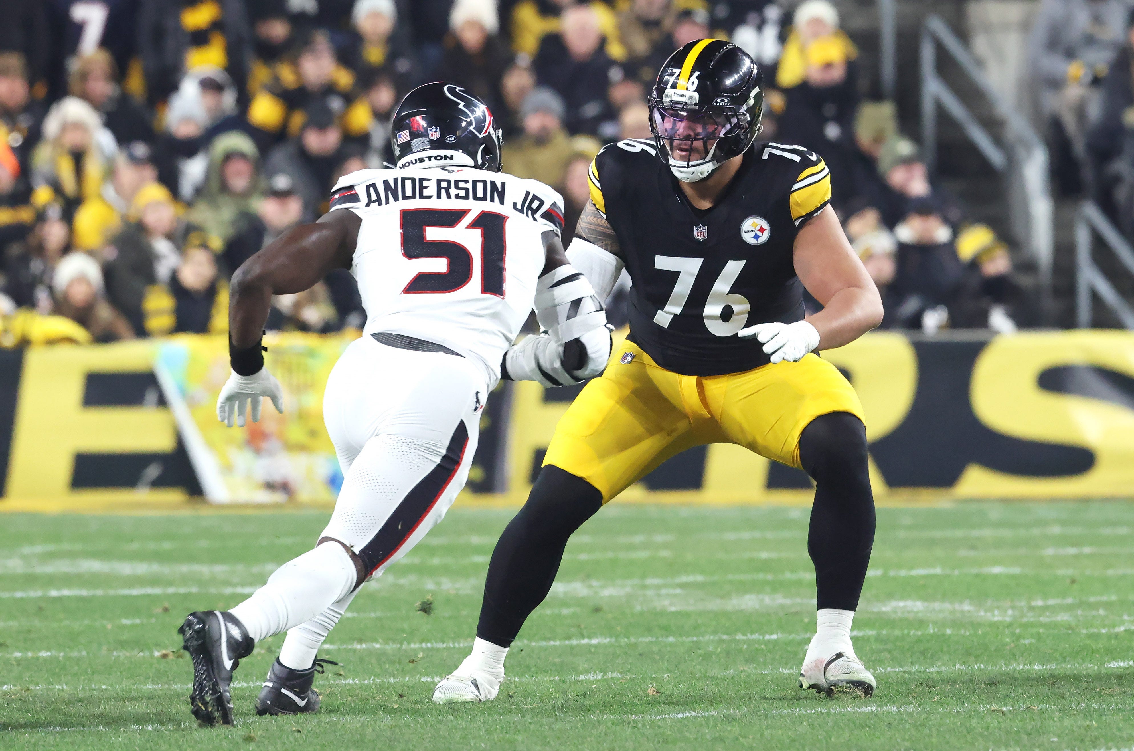 Former Washington football star making another position change
