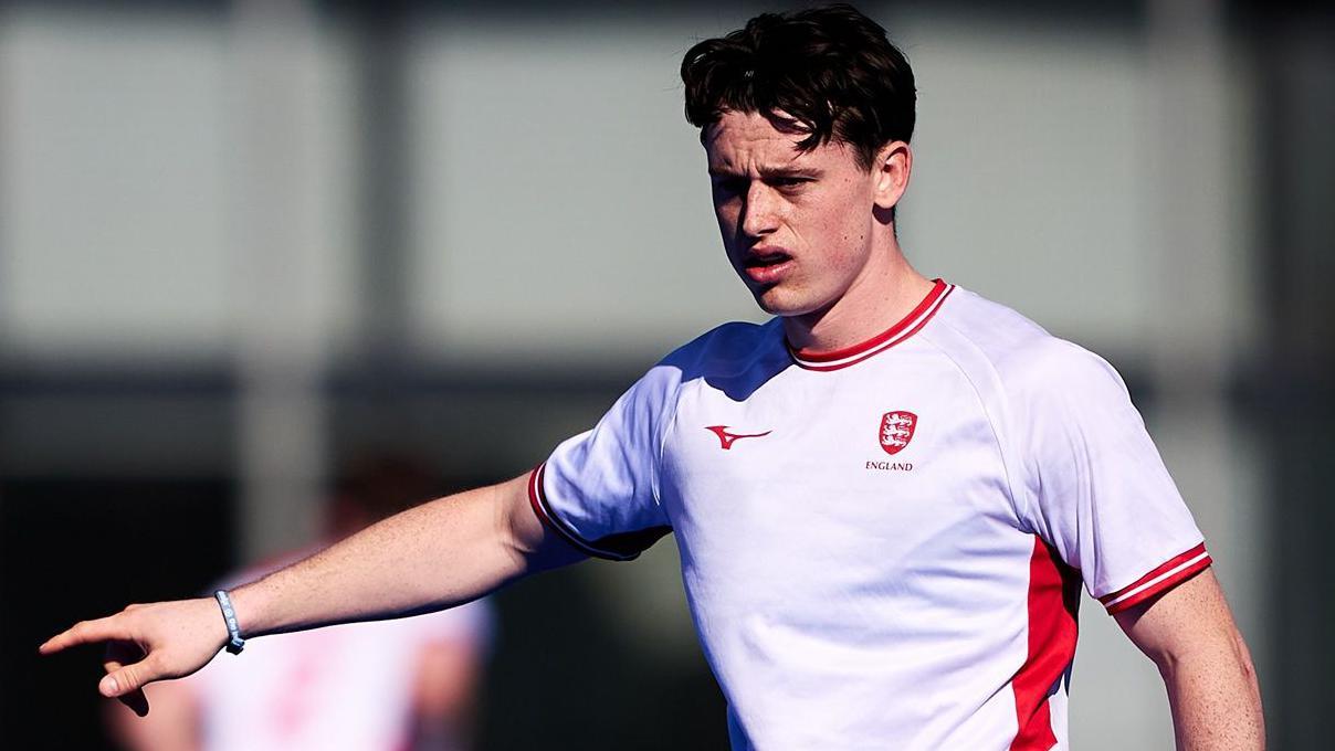 England men earn Pro League wins as women lose twice