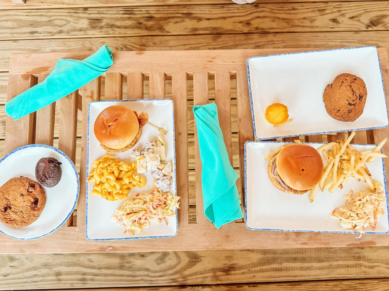 Hangar 98 Castaway Cay BBQ restaurant details and review