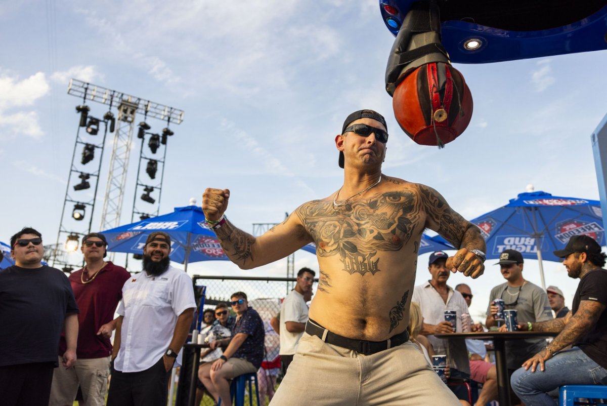 Weather delays UFC Freedom 250 event on White House lawn