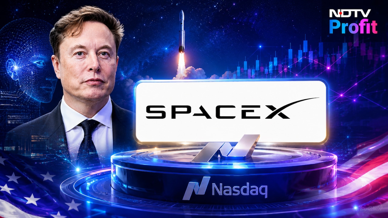 SpaceX shares turn negative, erase up to 6% of gains