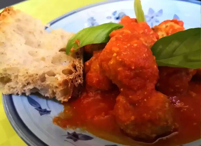 Zachte en lekkere gehaktballetjes met saus