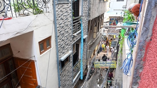 Building in Delhi's Tughlakabad set ablaze on purpose over ₹50,000 debt ...