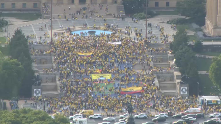 Fans pack Linc for 1st World Cup match in Philly on Sunday