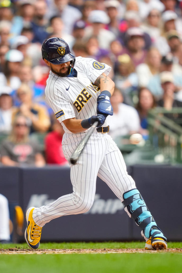 Chourio, Perkins homers power Brewers past Sánchez and Phillies 4-0