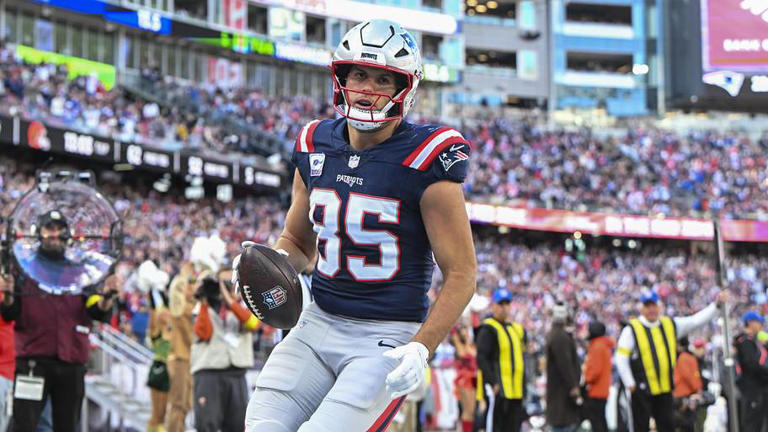 How Hunter Henry is assisting injured Patriots teammate