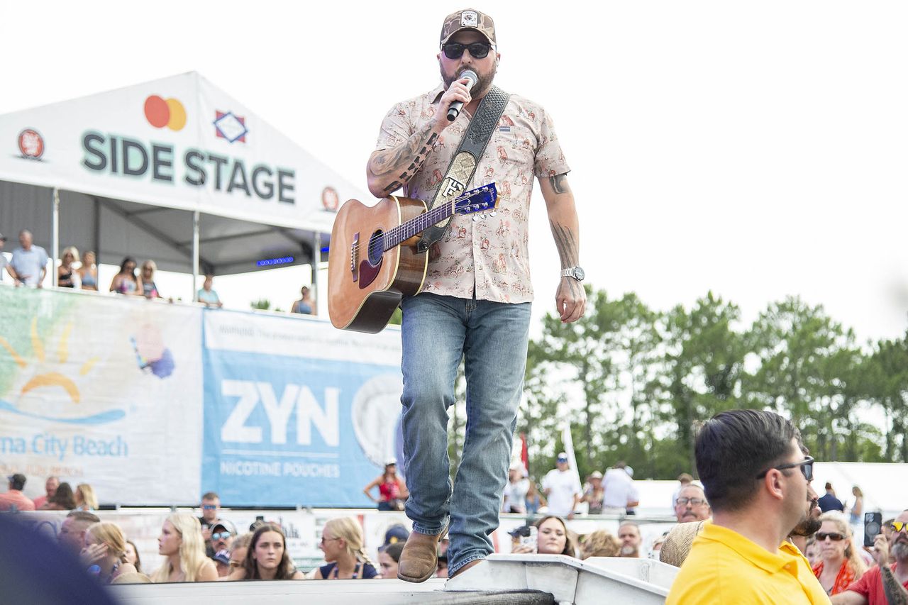 Country singer Tyler Farr cancels festival performance after motor ...