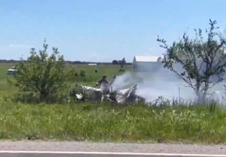 12 dead after plane full of sky divers crashes near Kansas City