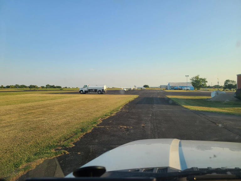 12 dead after plane full of sky divers crashes near Kansas City