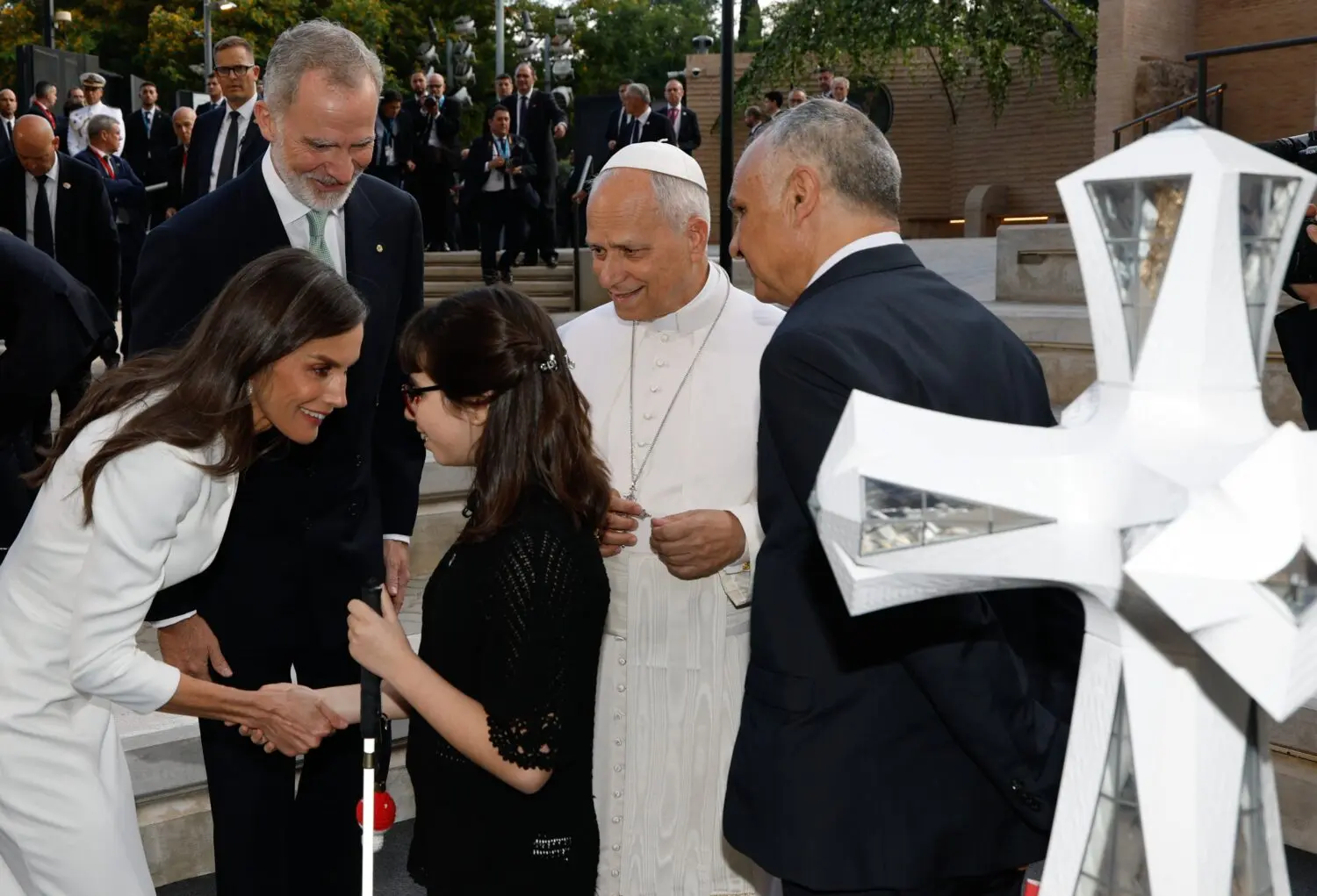 Muy calculada: El gesto de la reina Letizia con una niña con ...