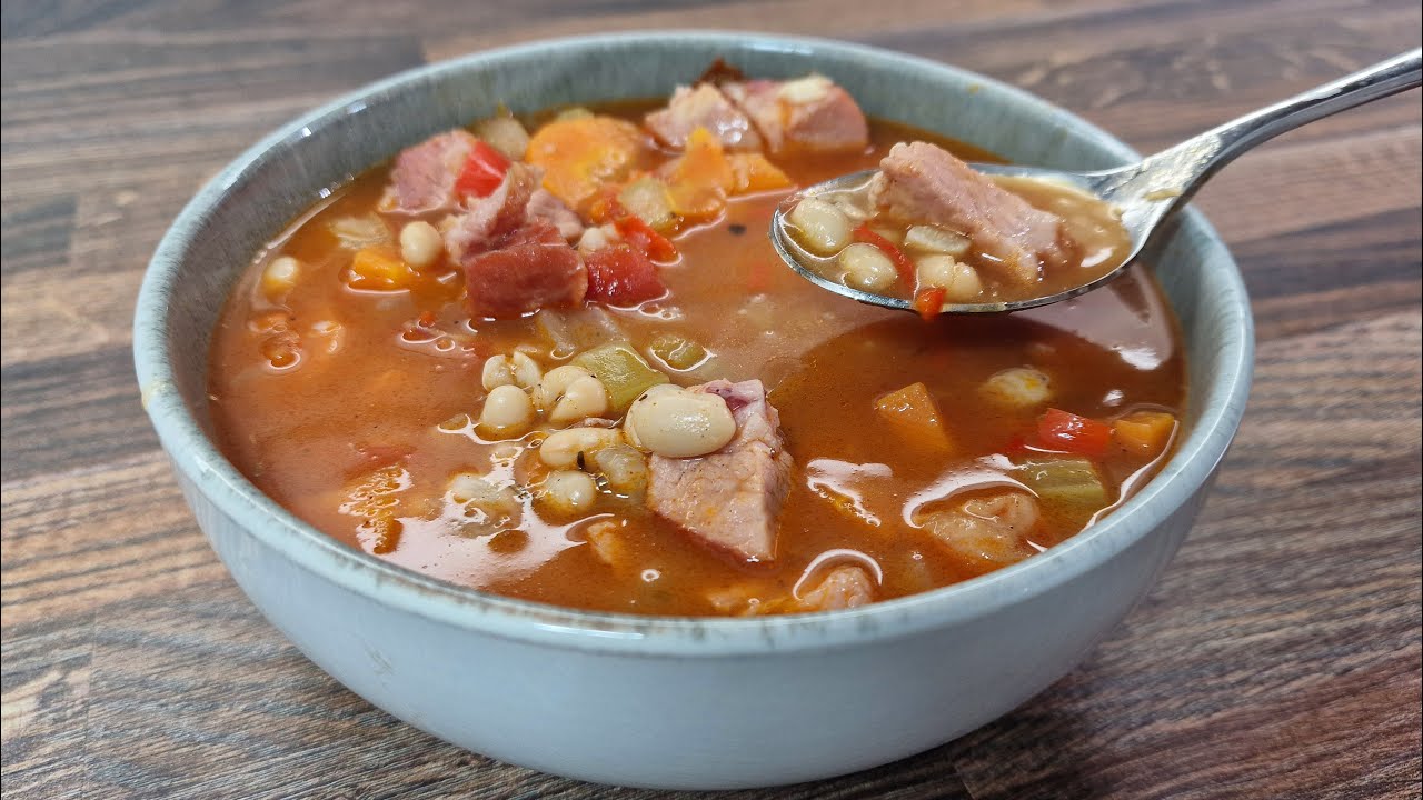 Die verrückteste Suppe: Geräucherte Rippchen in einer Bohnensuppe ...