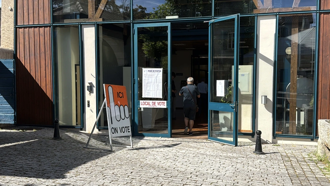 Swiss voters reject population cap, preserving EU labor ties