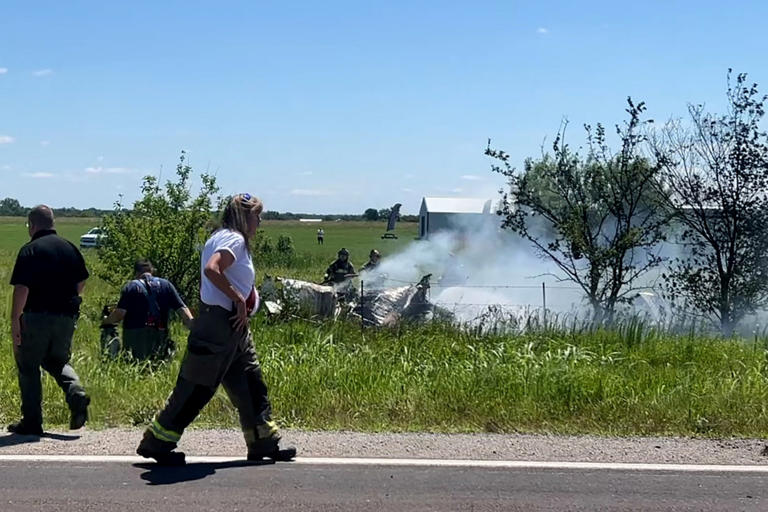 Twelve people killed after 'skydiving' plane crashes in Butler