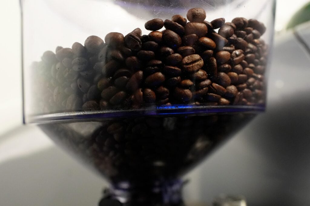 How a $40K coffee kiosk grew into a 912-store, $859M business — and why ...