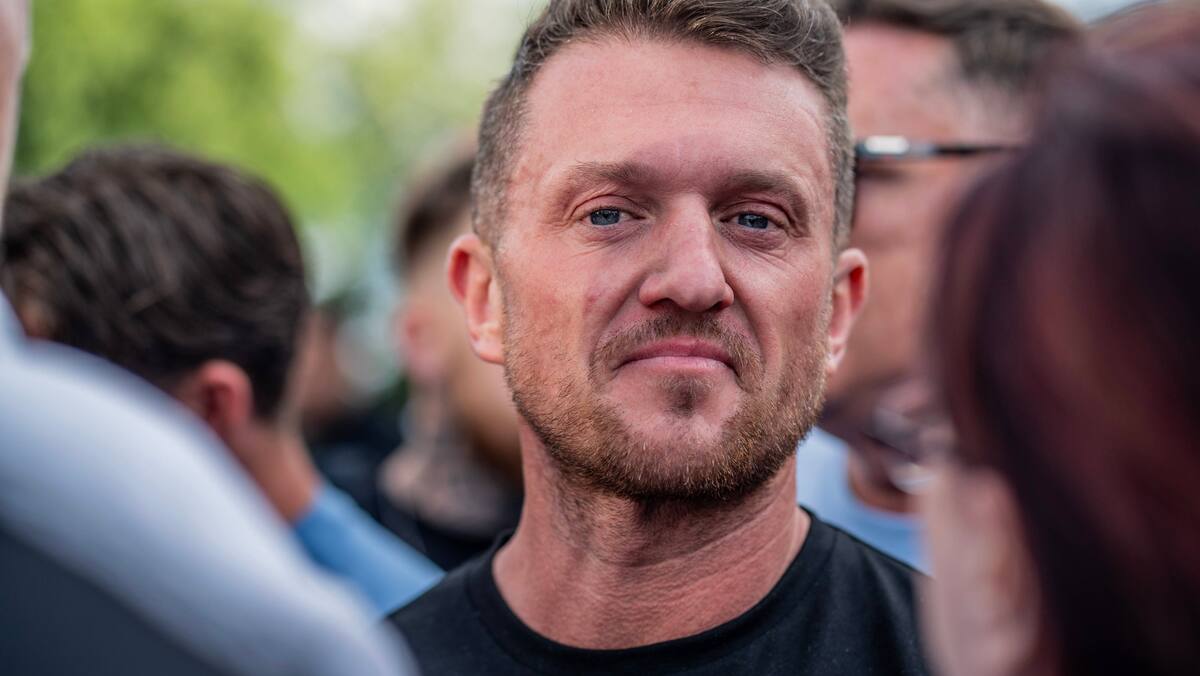 Des émeutes à Belfast : Le militant d'extrême droite Tommy Robinson a ...