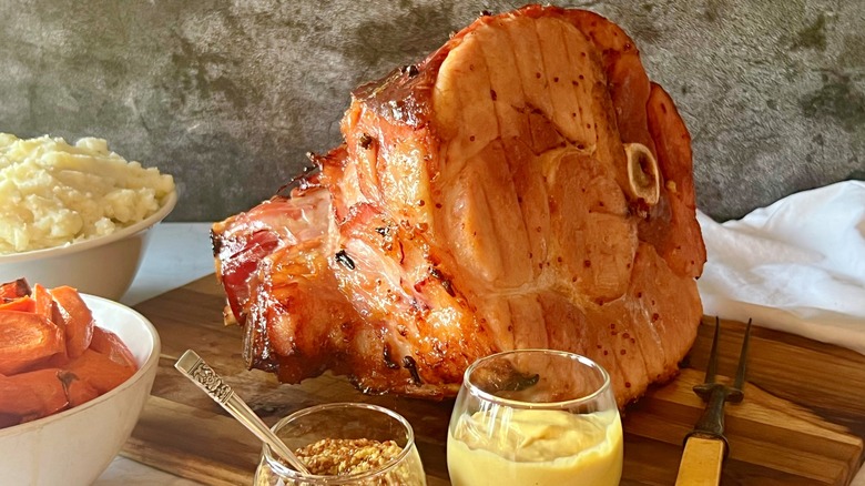 Honey mustard-glazed ham recipe