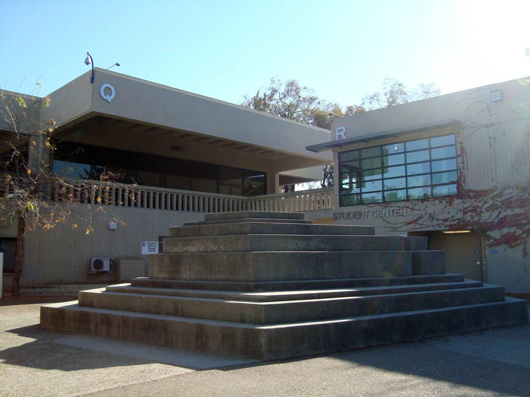 'Nightmarish' enrollment drop-off forces Oakland colleges to merge