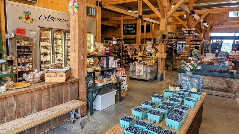 10 cozy New Hampshire farm stands selling warm pies and award-winning ...
