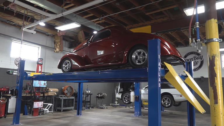 East Moline auto shop puts new spin on repair experience