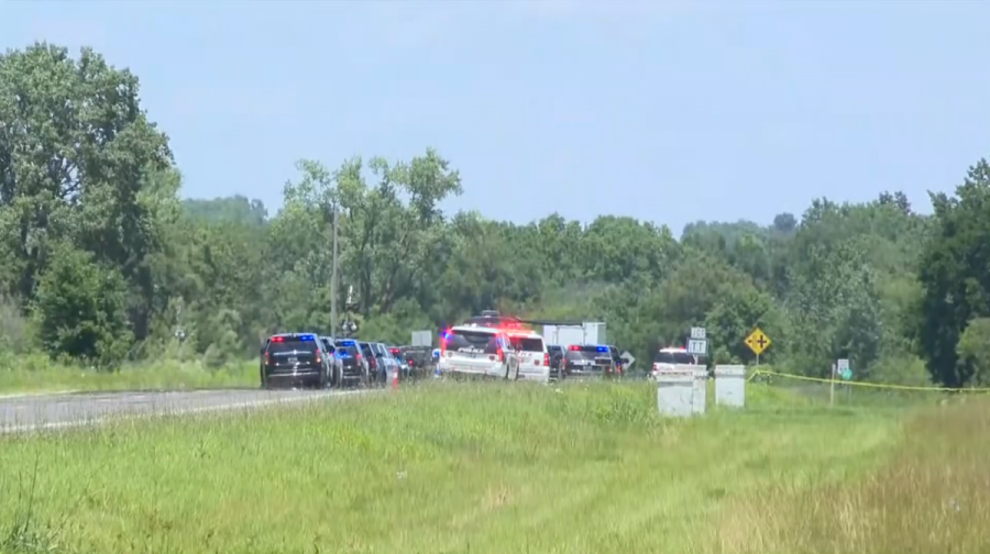 11 skydivers, pilot killed after plane crashes south of Kansas City