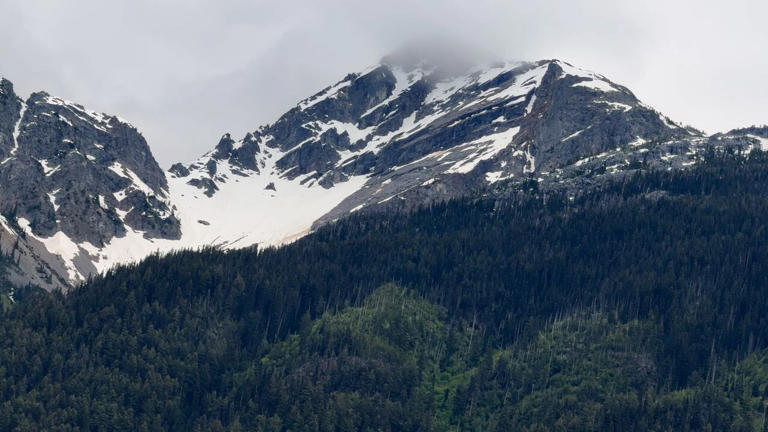 'Unnerving': Homeowners waiting for raging glacial water to hit town ...