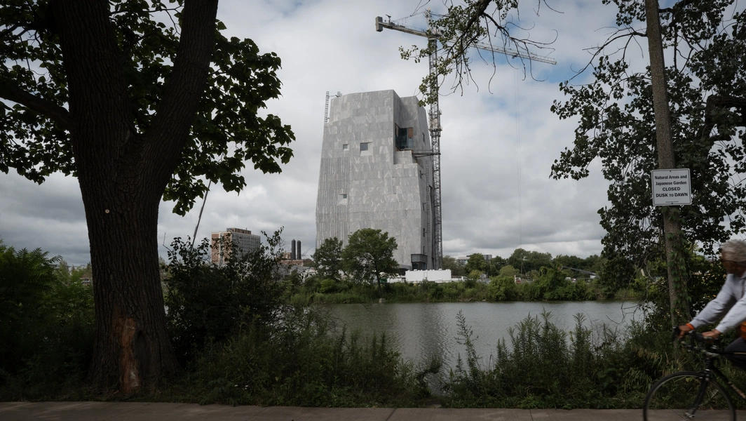 Obama Presidential Center faces design, financial and political heat