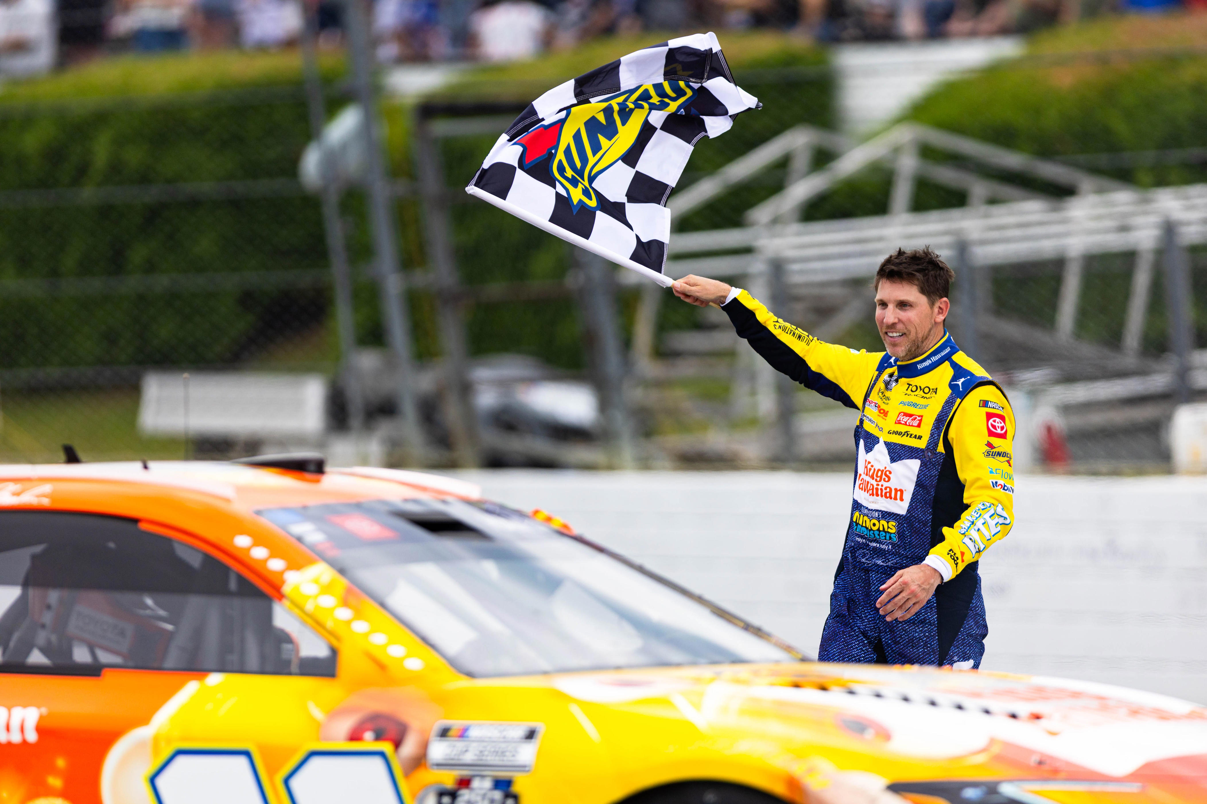 Denny Hamlin takes late lead to capture 3rd straight season win, 8th ...