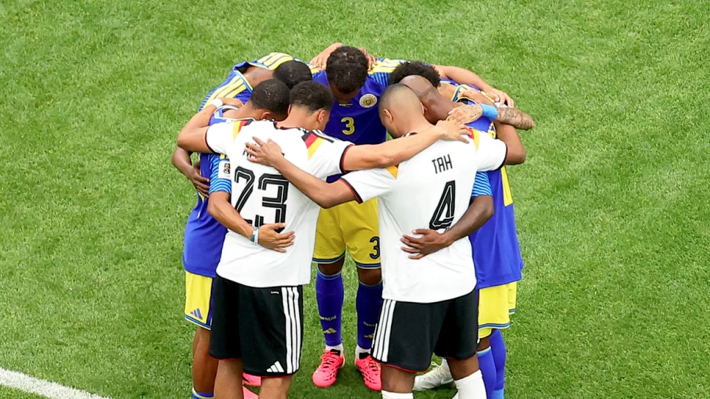 Tras la goleada, el rezo entre los jugadores de Alemania y Curazao en ...
