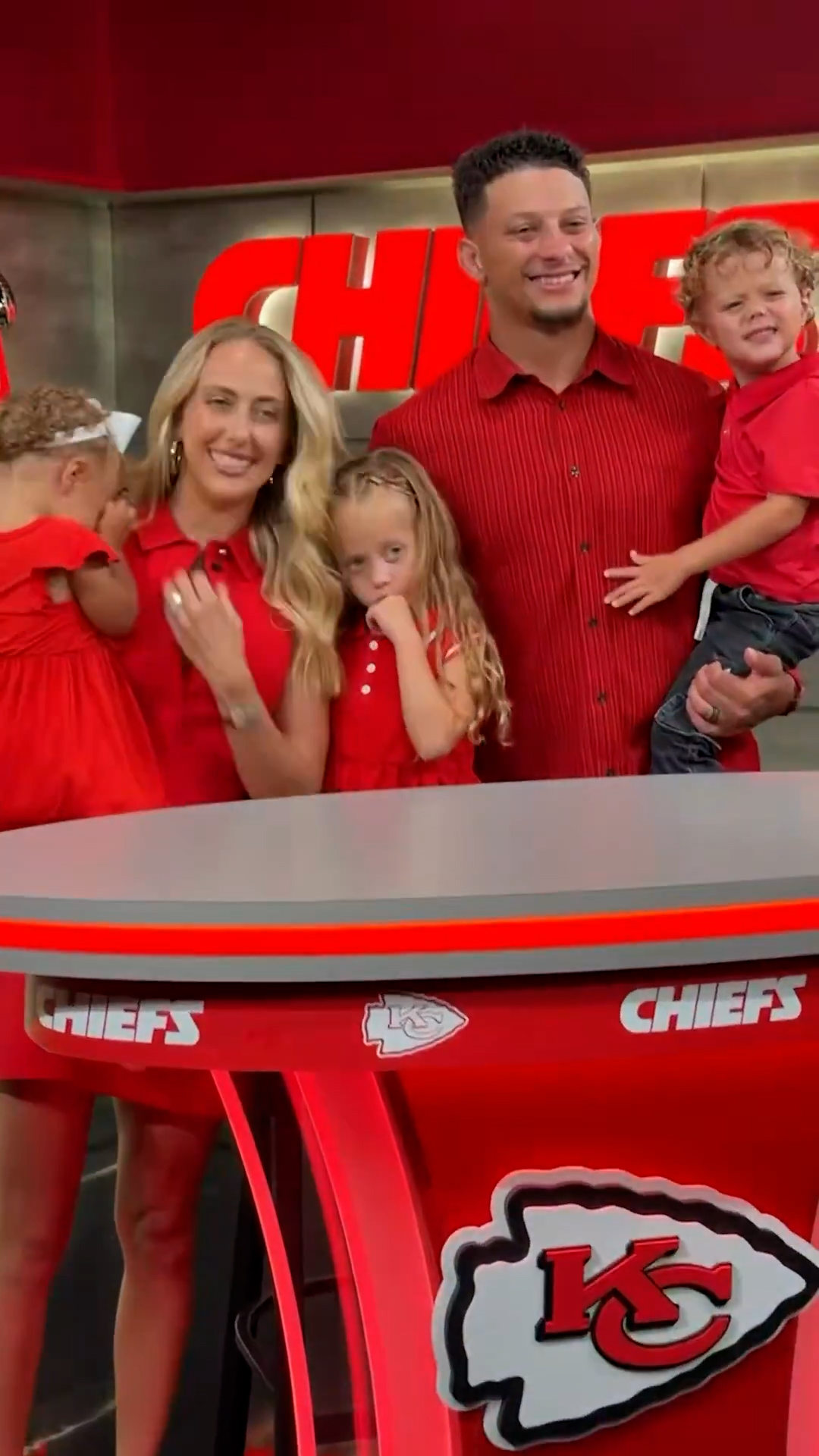 Mahomes family photographed in red after contract extension announcement