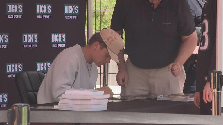 Super Bowl champ Cooper DeJean signs autographs at Dick’s House of ...