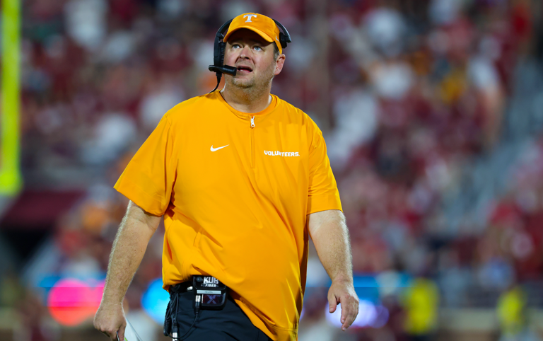 Vols QB commit gets described in a way no Tennessee quarterback under ...