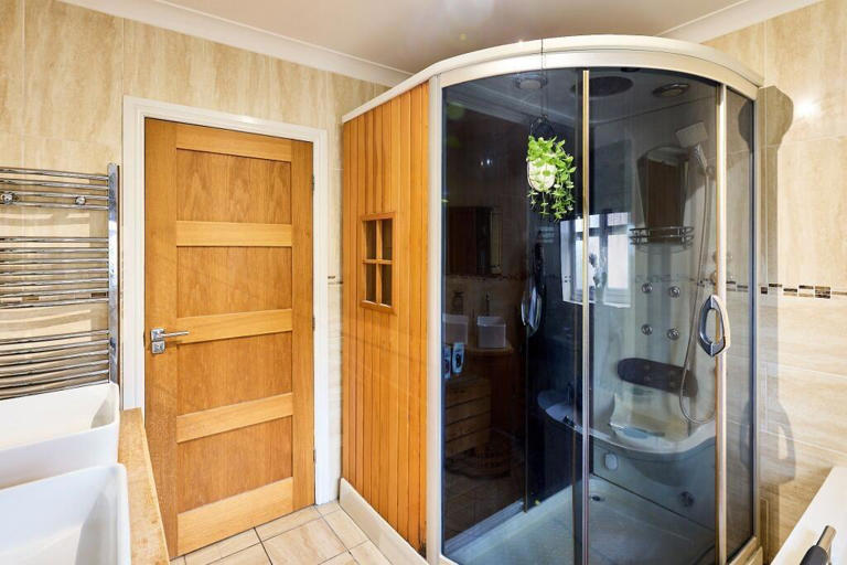 Take a tour of this charming £750,000 family home for sale in Pontefract