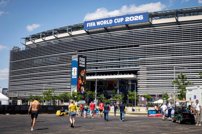 Travel chaos at MetLife has World Cup fans stranded for hours — with ...